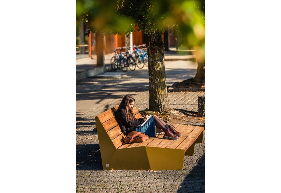 VESTRE - BLOC SUN BENCH - Seduta da esterni in acciaio e legno ...