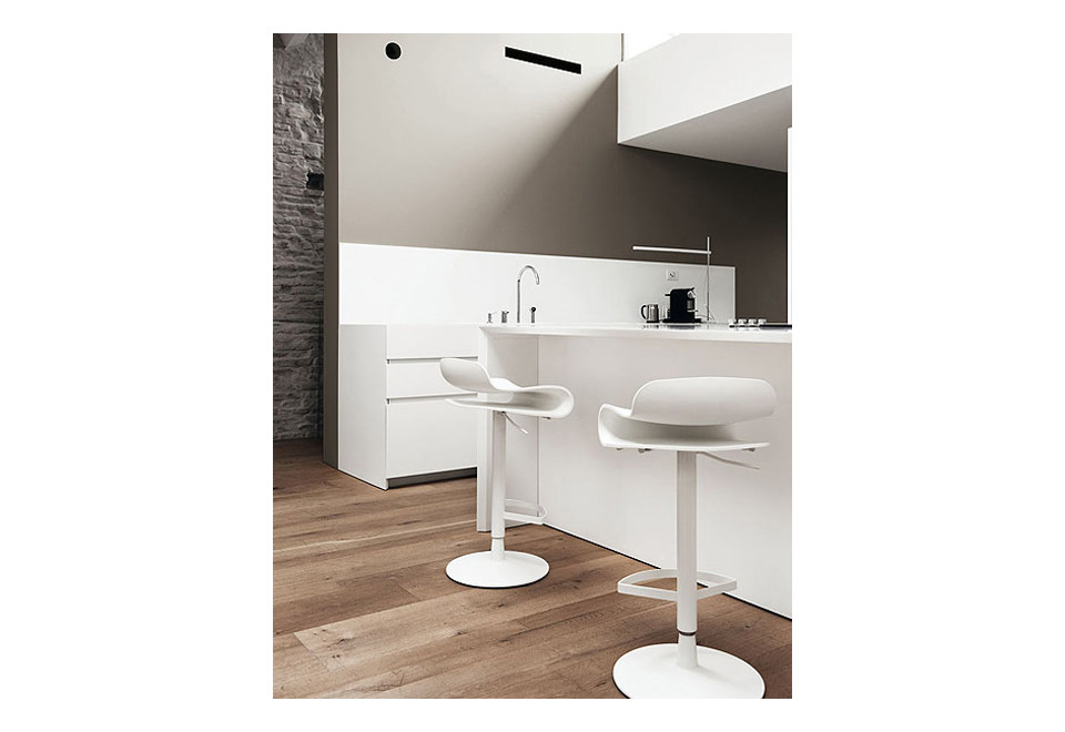 Kristalia - BCN - Sgabello girevole ad altezza regolabile informazioni, scheda tecnica e video ...